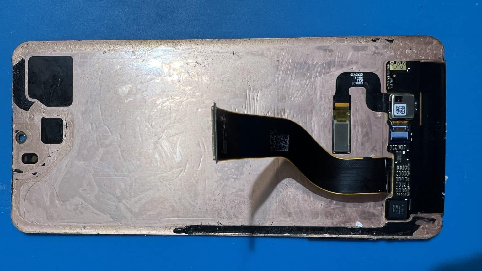 Výměna skla displeje na mobilu - iPhone a Samsung