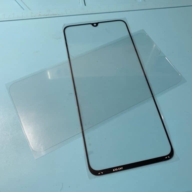 Výměna rozbitého skla na mobilu - Jak opravujeme » servis displeje