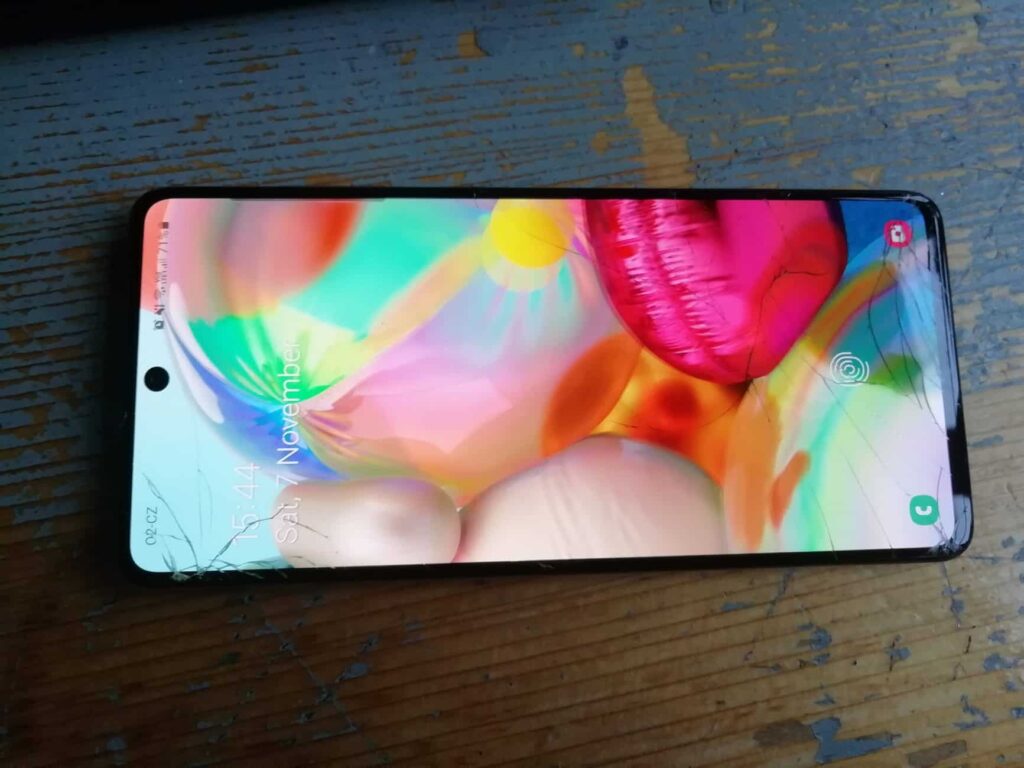 Rozbitý displej na mobilu - výměna displeje vs výměna skla » servis ...